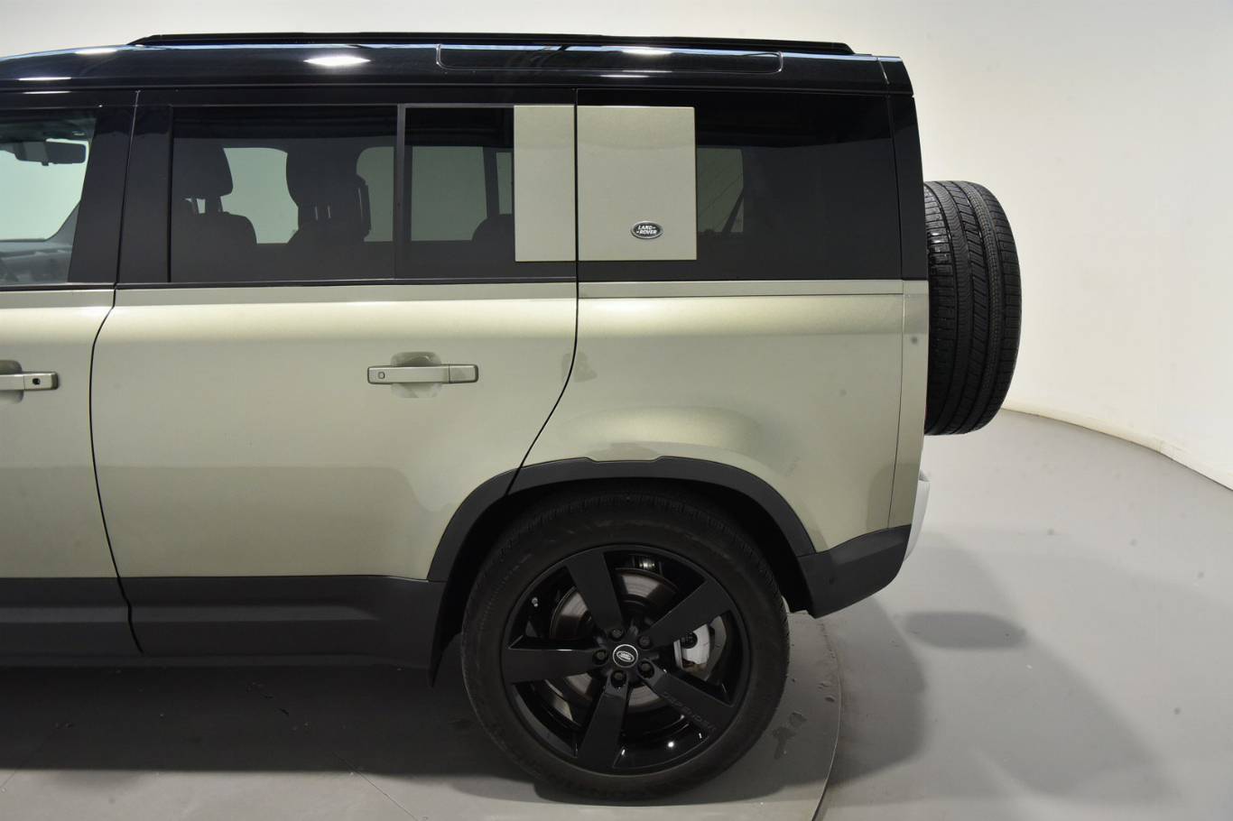 LAND ROVER Defender 110 2.0 sd4 240cv awd 7 posti first edition Usata a ...