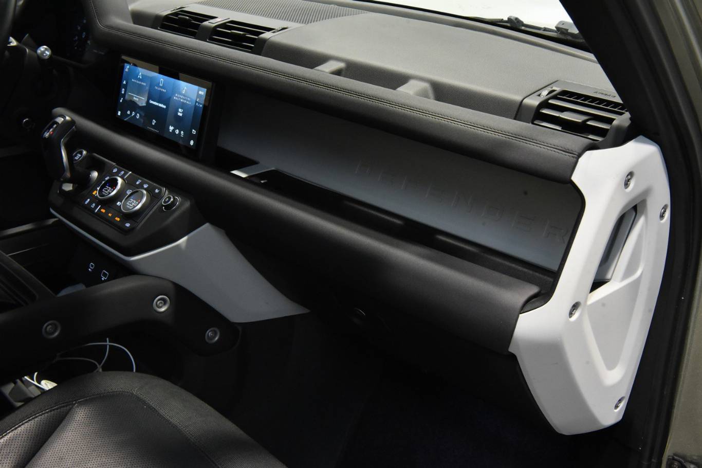 LAND ROVER Defender 110 2.0 sd4 240cv awd 7 posti first edition Usata a ...